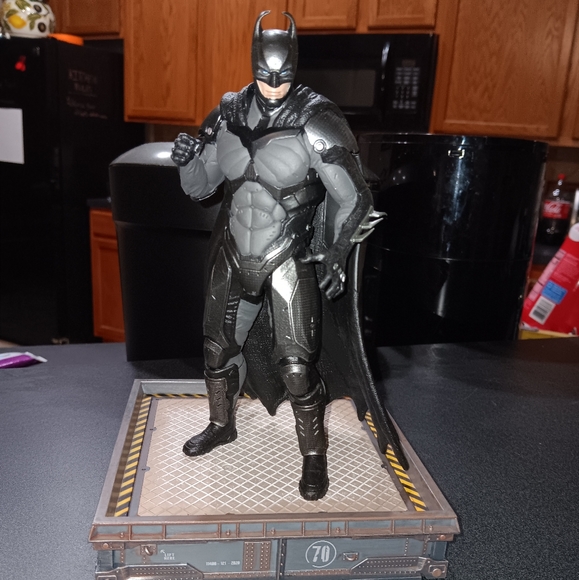 Other | Injustice 2 The Versus Collection Batman Statue 217 11 ...